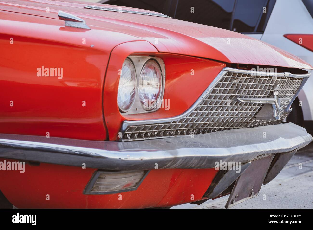 Side angle car hi-res stock photography and images - Alamy