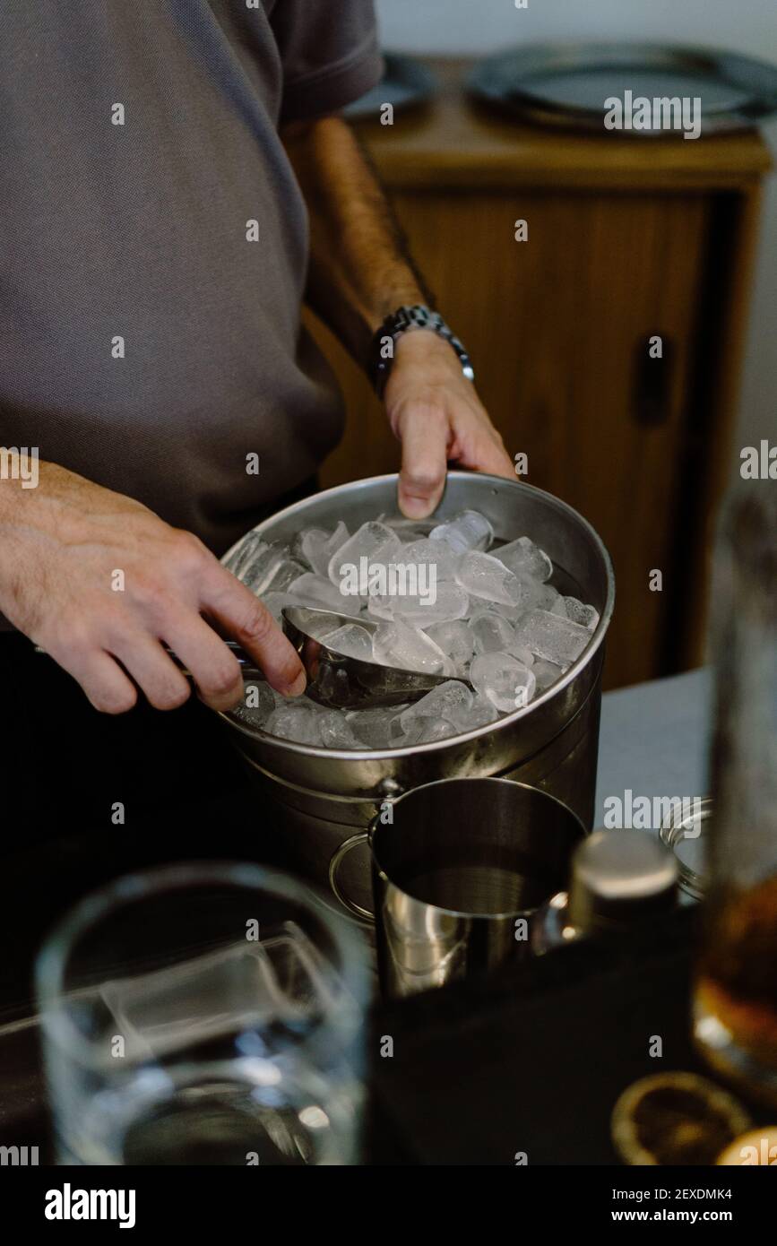Hands bucket of ice water hi-res stock photography and images - Alamy