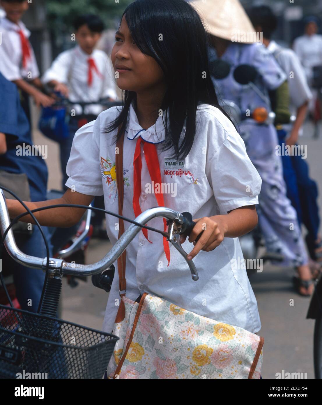 Vietnamese school girl hi-res stock photography and images - Alamy