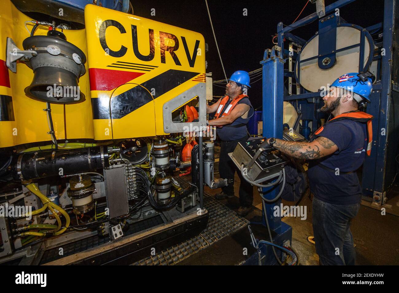 BAHAMAS (Nov. 5, 2015) Joshua Konicki (right) and Bruce Mayo (left ...