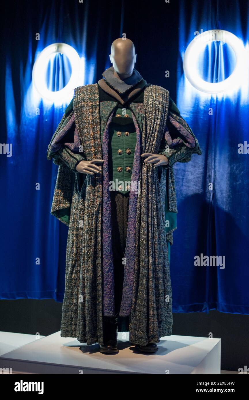 Senator Palpatine Senate Robe from The Phantom Menace. Star Wars and ...