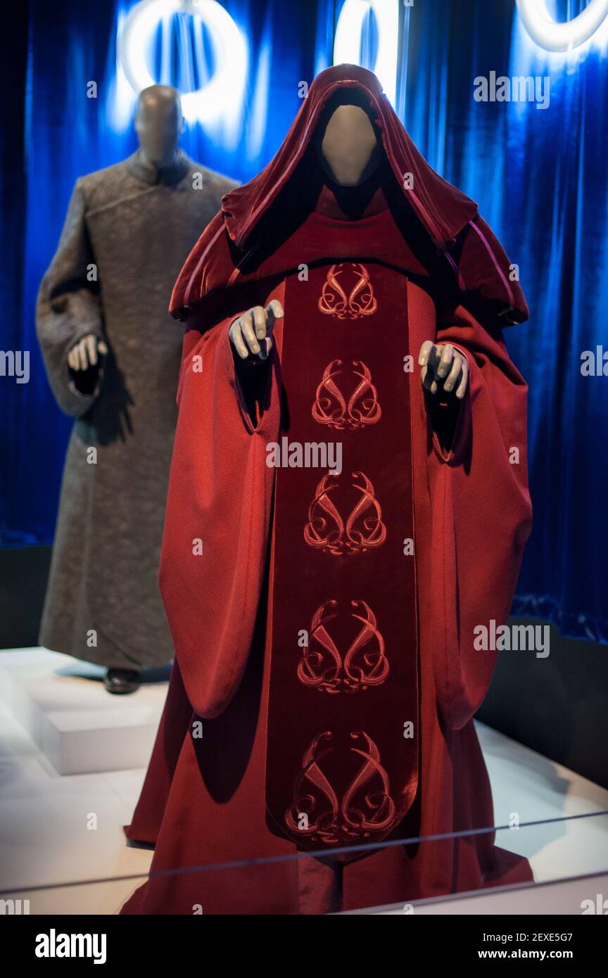 Darth Sidious Senate Chamber Robe from Revenge of the Sith. Star Wars ...