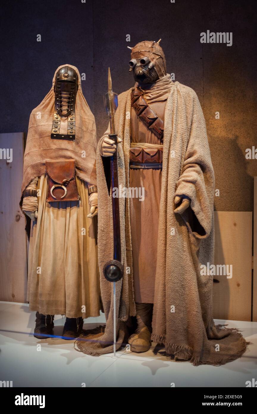 Tusken Raider Male and Female from Attack of the Clones. Star Wars and ...