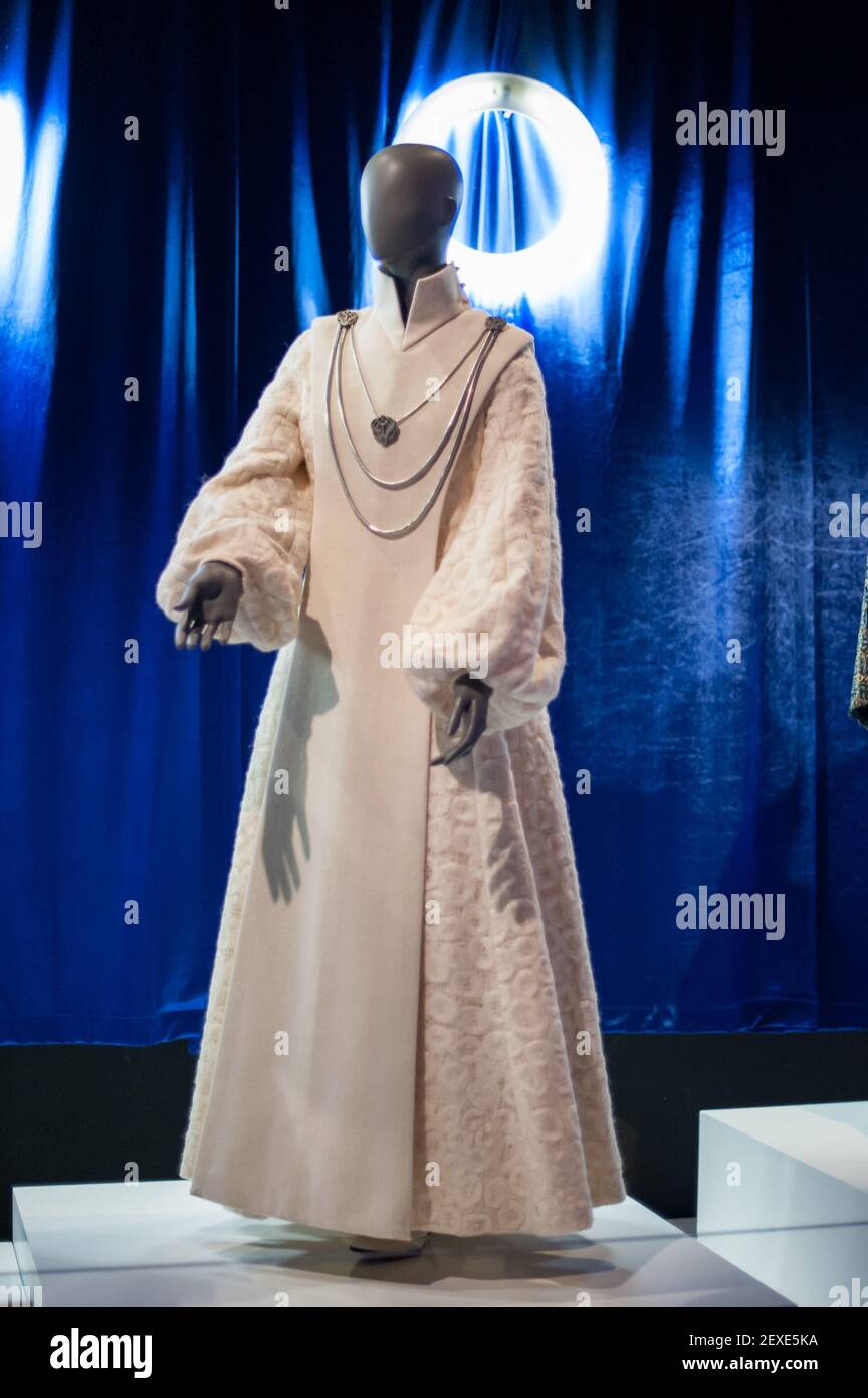 Mon Mothma Senate Robe from Revenge of the Sith. Star Wars and the ...