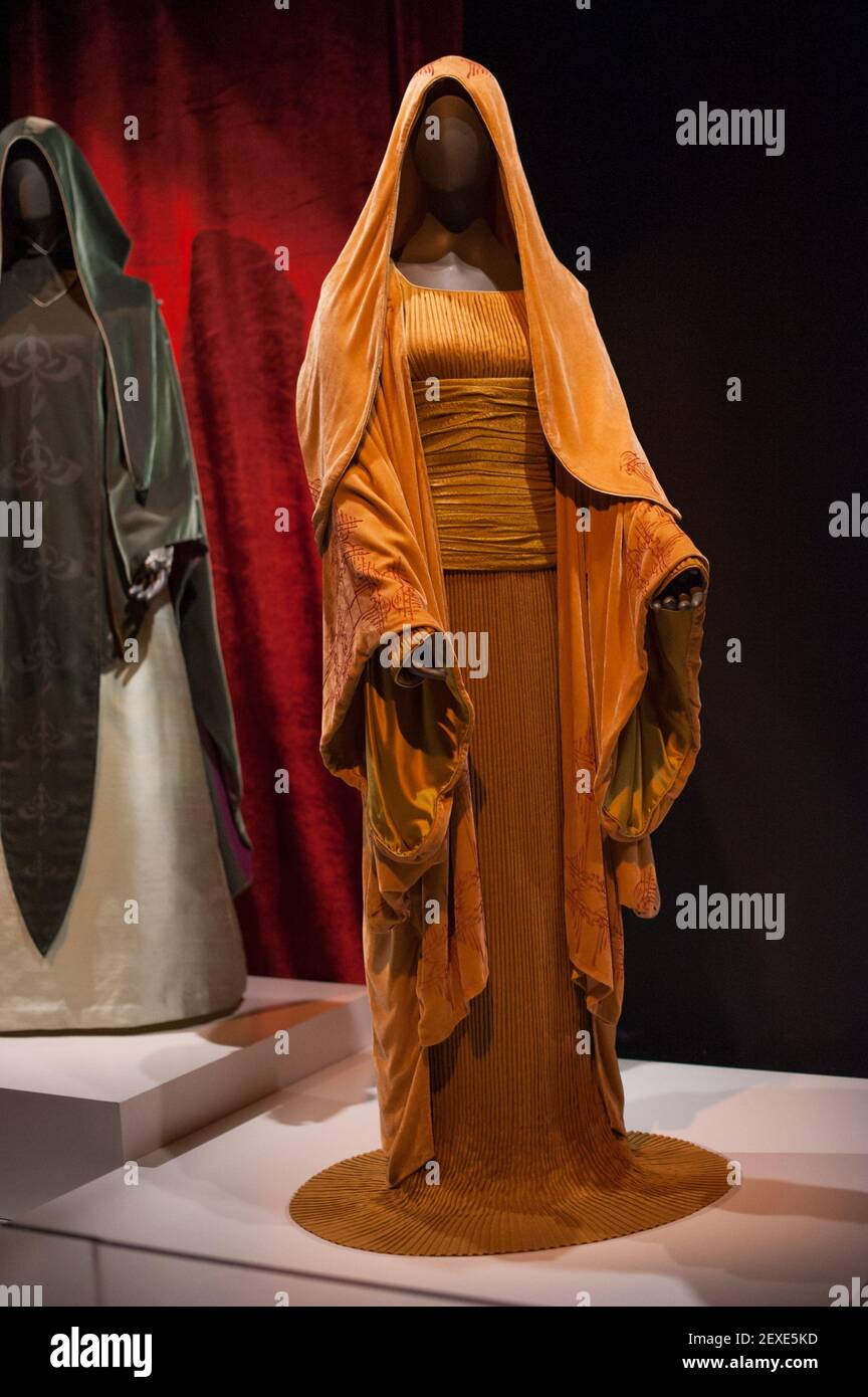 Queen Padme Amidala Yellow Throne Room Costume from The Phantom Menace ...