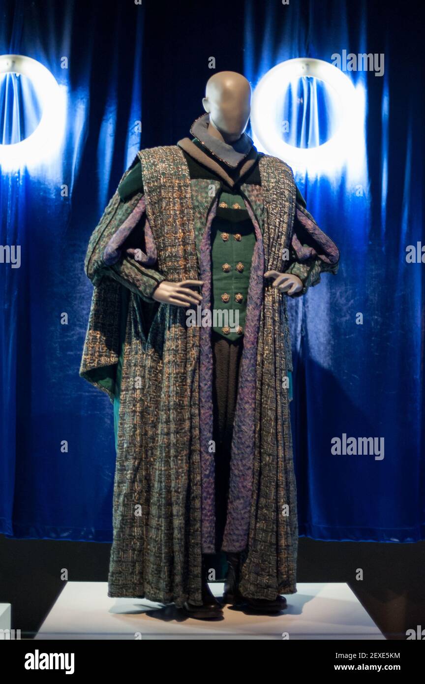 Senator Palpatine Senate Robe from The Phantom Menace. Star Wars and ...