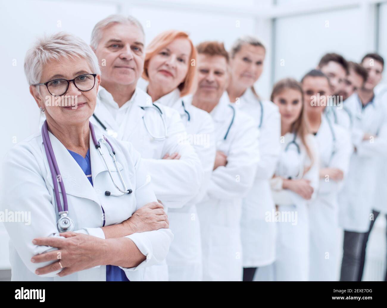 senior female doctor standing in front of her colleagues Stock Photo ...