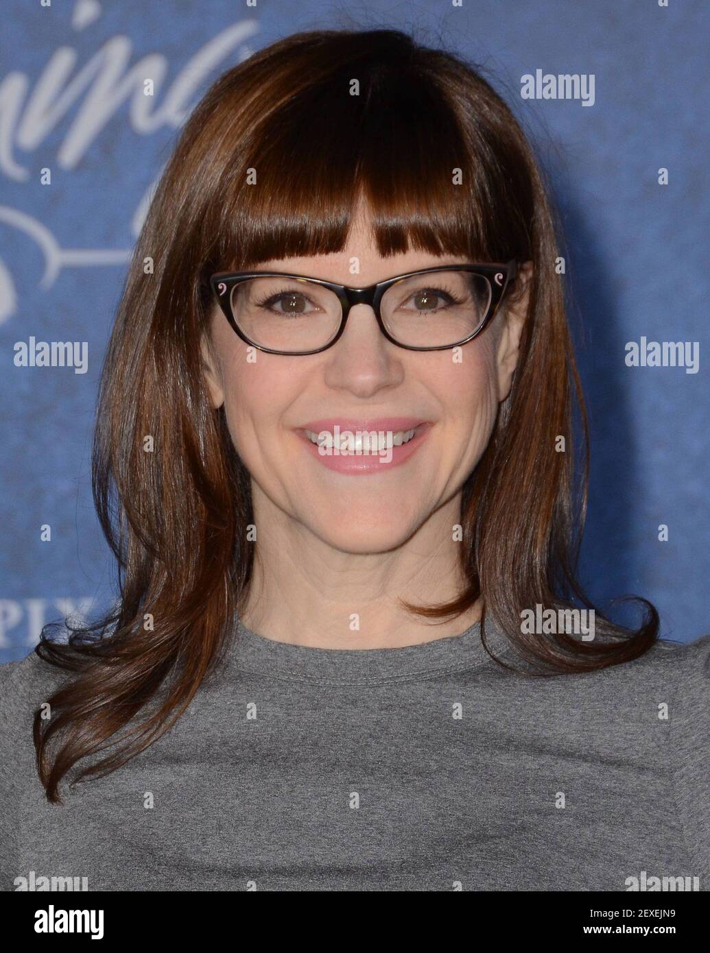 17 November - Hollywood, Ca - Lisa Loeb. Arrivals for the Premiere of ...