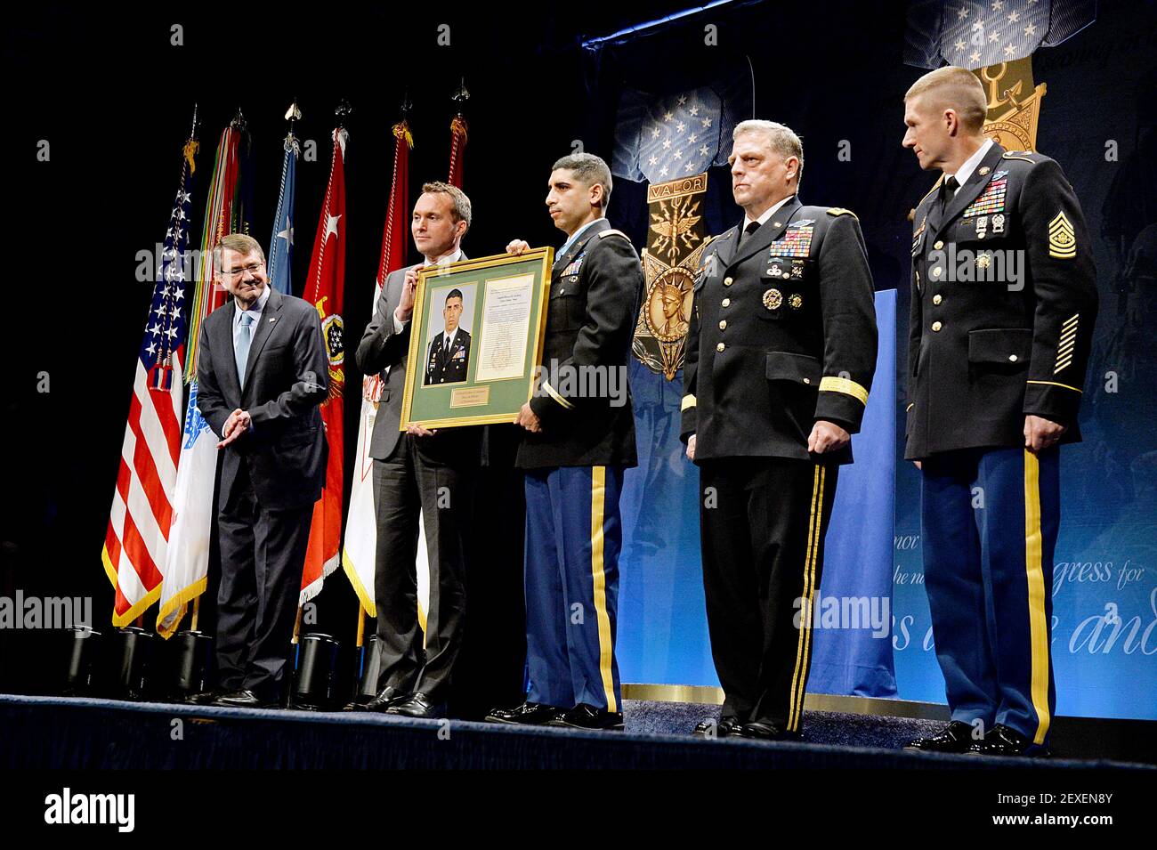 Secretary of Defense Ash Carter(left), Acting Secretary of the Army ...