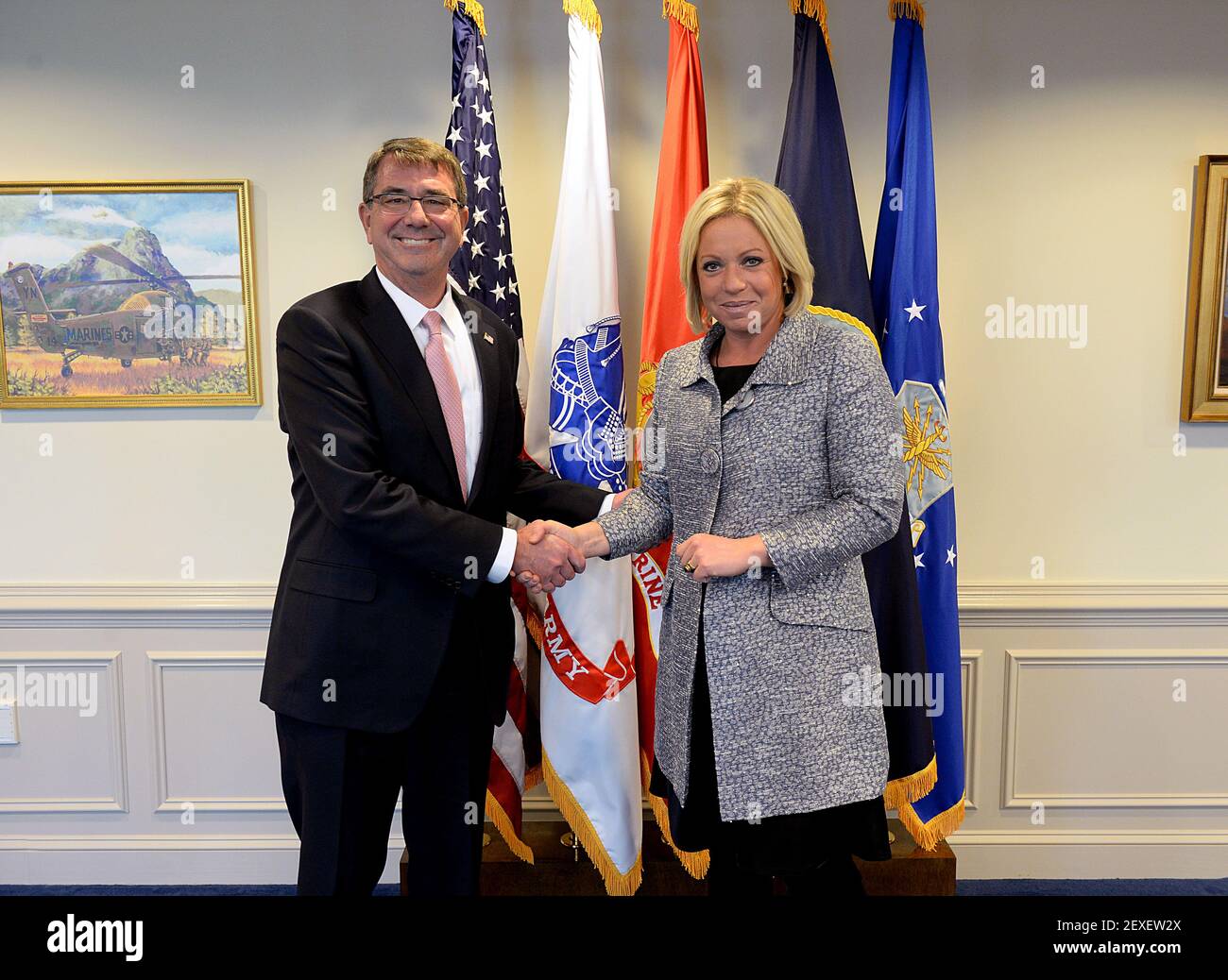 Secretary of Defense Ash Carter takes a photo with Netherland's ...