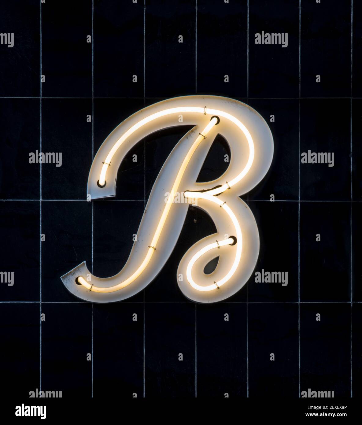 Neon letter b hi-res stock photography and images - Alamy