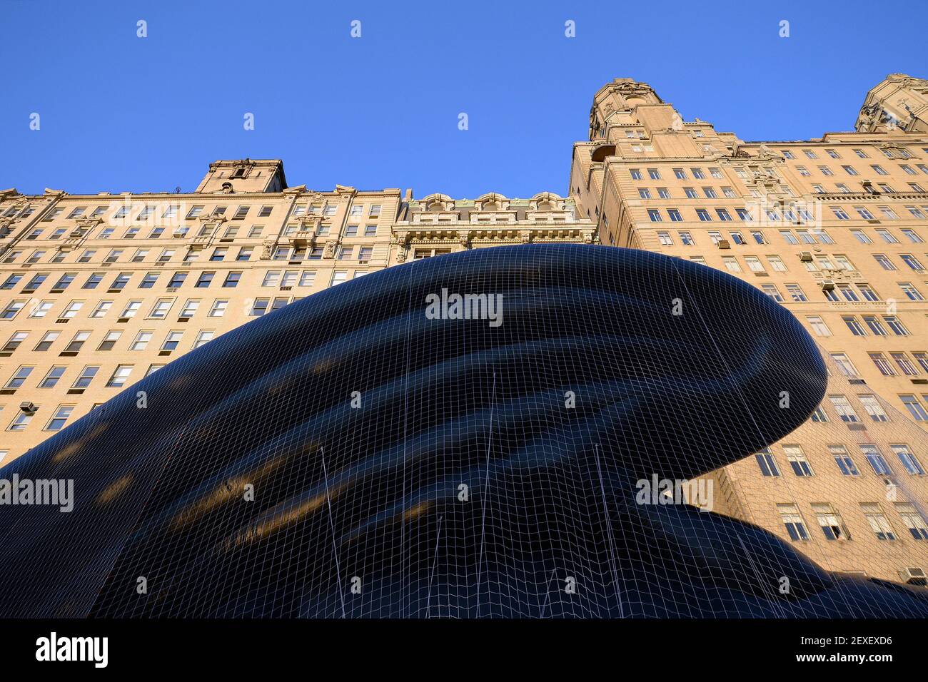 General view of "Toothless" balloon being inflated on the eve of the ...