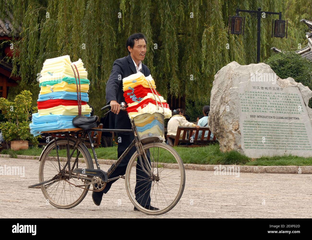 A DELIVERY OF CLEAN TOWELS, LIJIANG, YUNNAN PROVINCE, CHINA. PIC MIKE ...