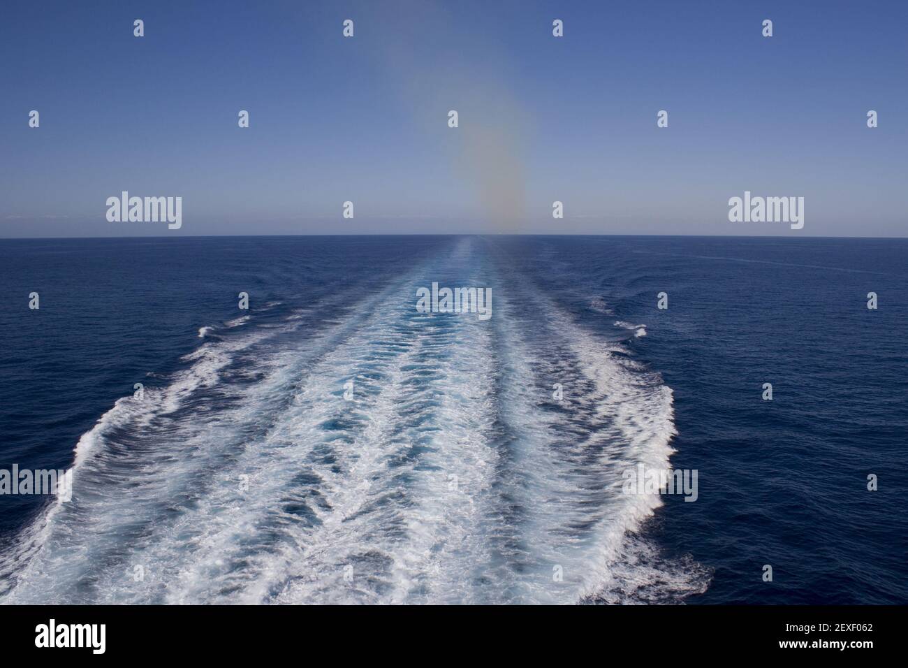 Ship wake hi-res stock photography and images - Alamy