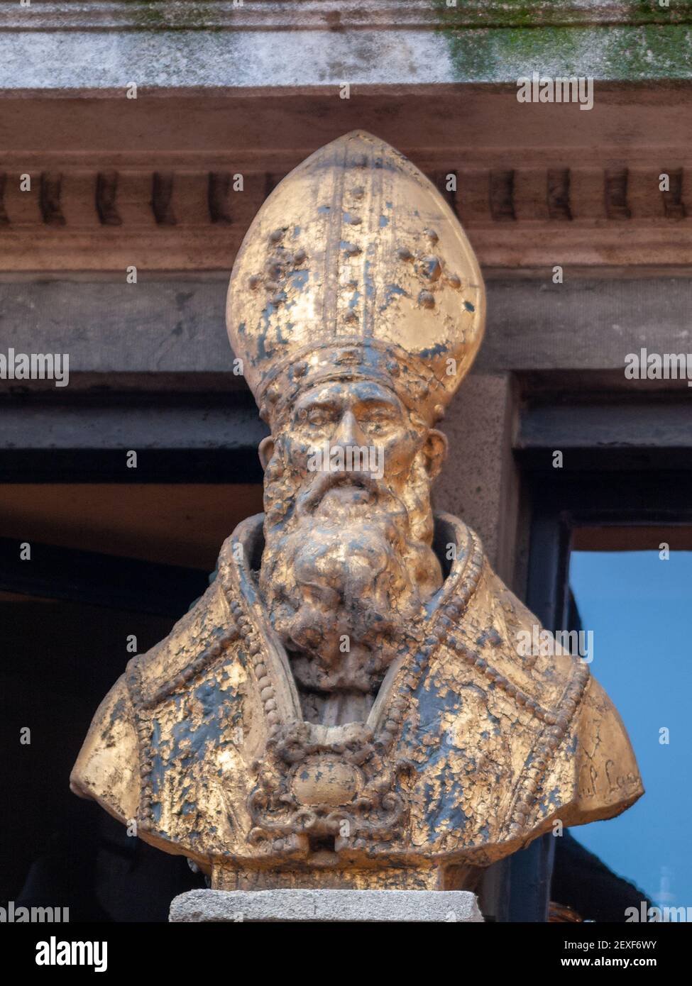 Saint Aubert golden bust atop the entrance to the Le Roi d'Espagne cafe ...