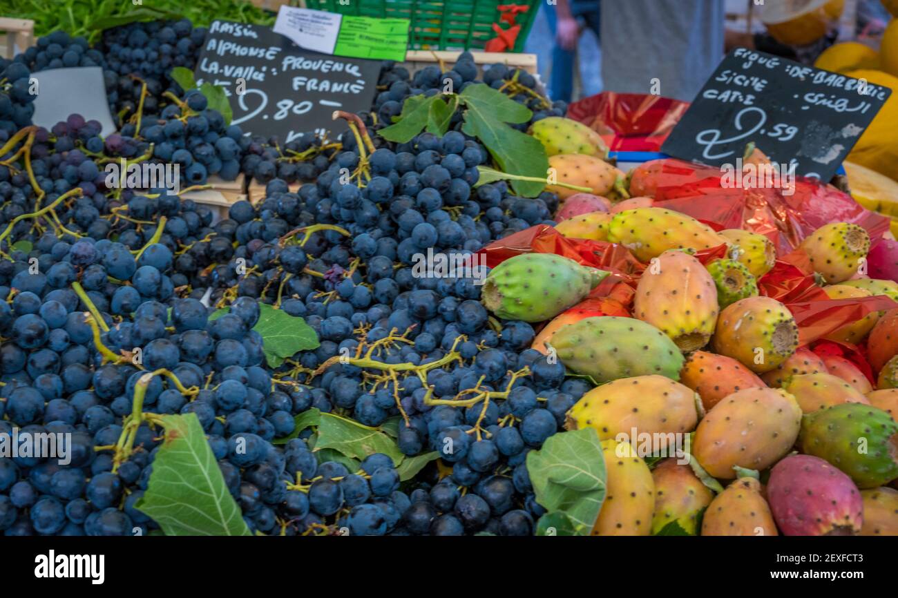Fruit stand at a fruit and vegetable market in Europe Stock Photo - Alamy