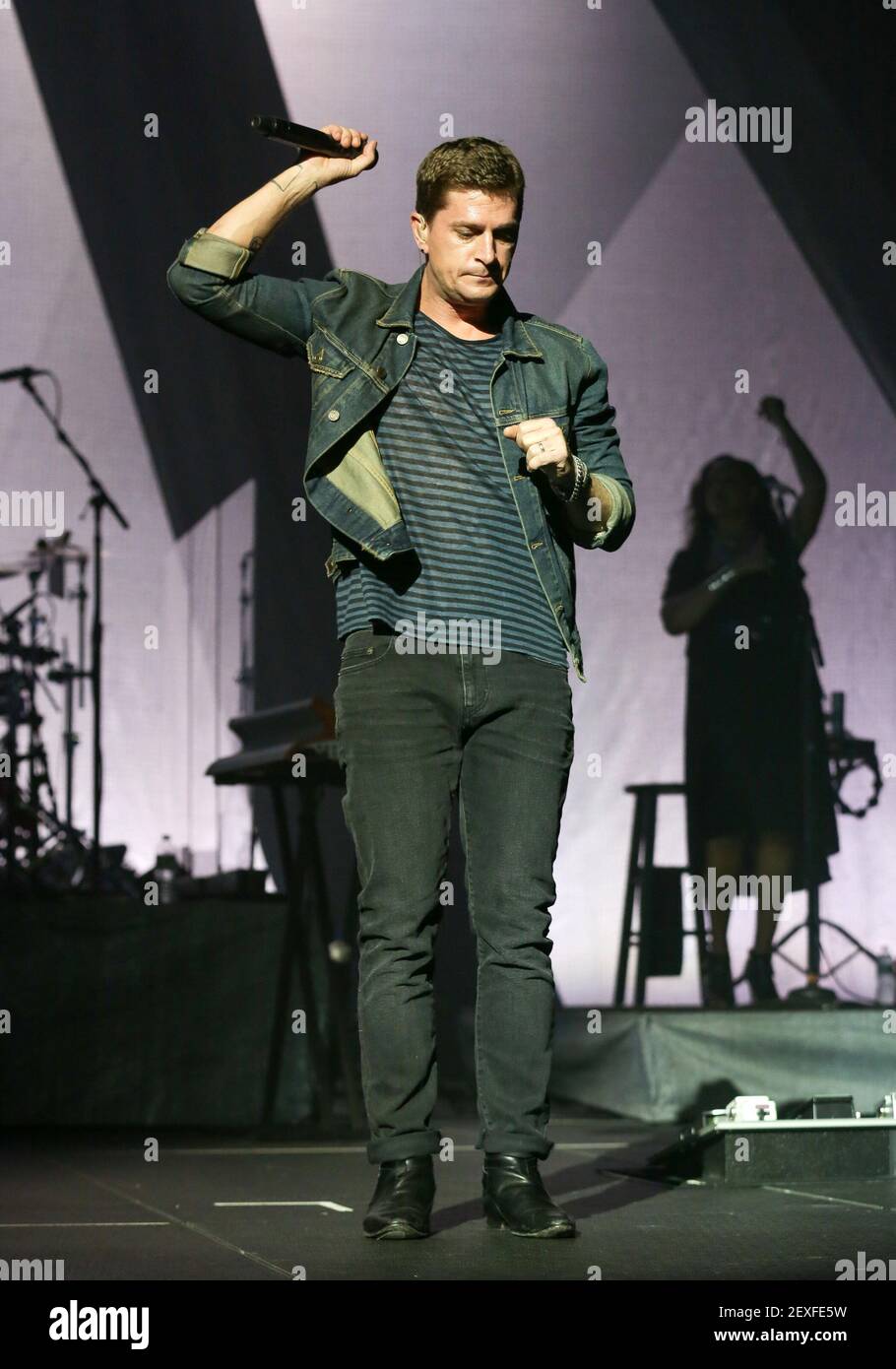 HOLLYWOOD, FL - OCT 23: Rob Thomas performs at Hard Rock Live at ...