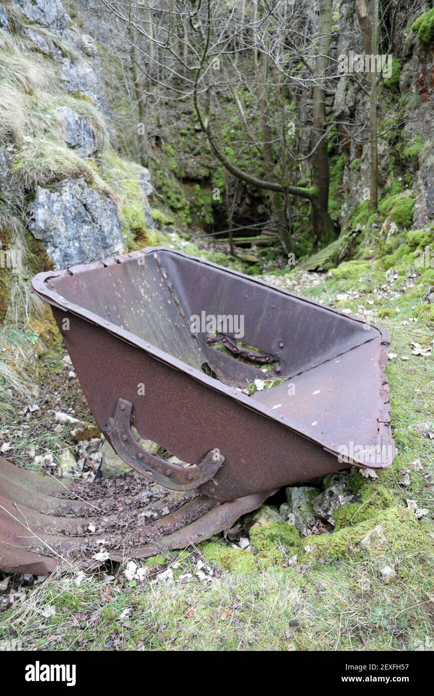 Abandoned mine peak district hi-res stock photography and images - Alamy