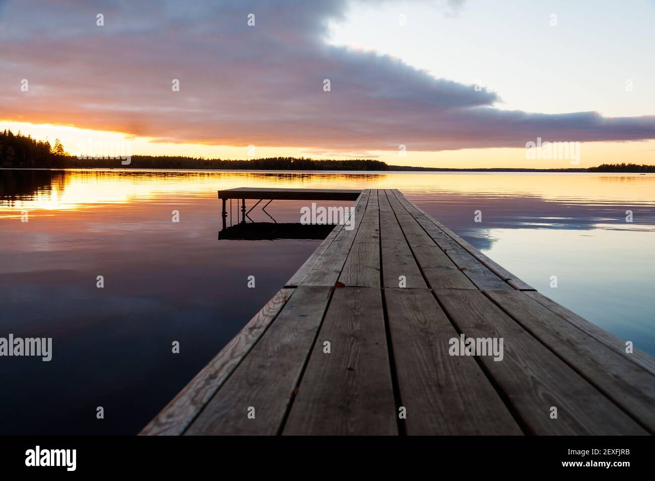 Timber wood pier hi-res stock photography and images - Alamy