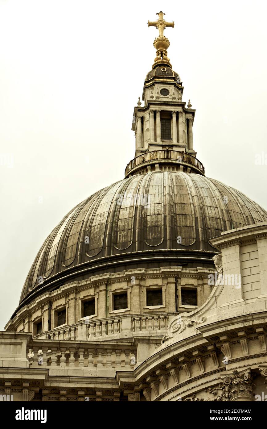 London religious architecture hi-res stock photography and images - Alamy