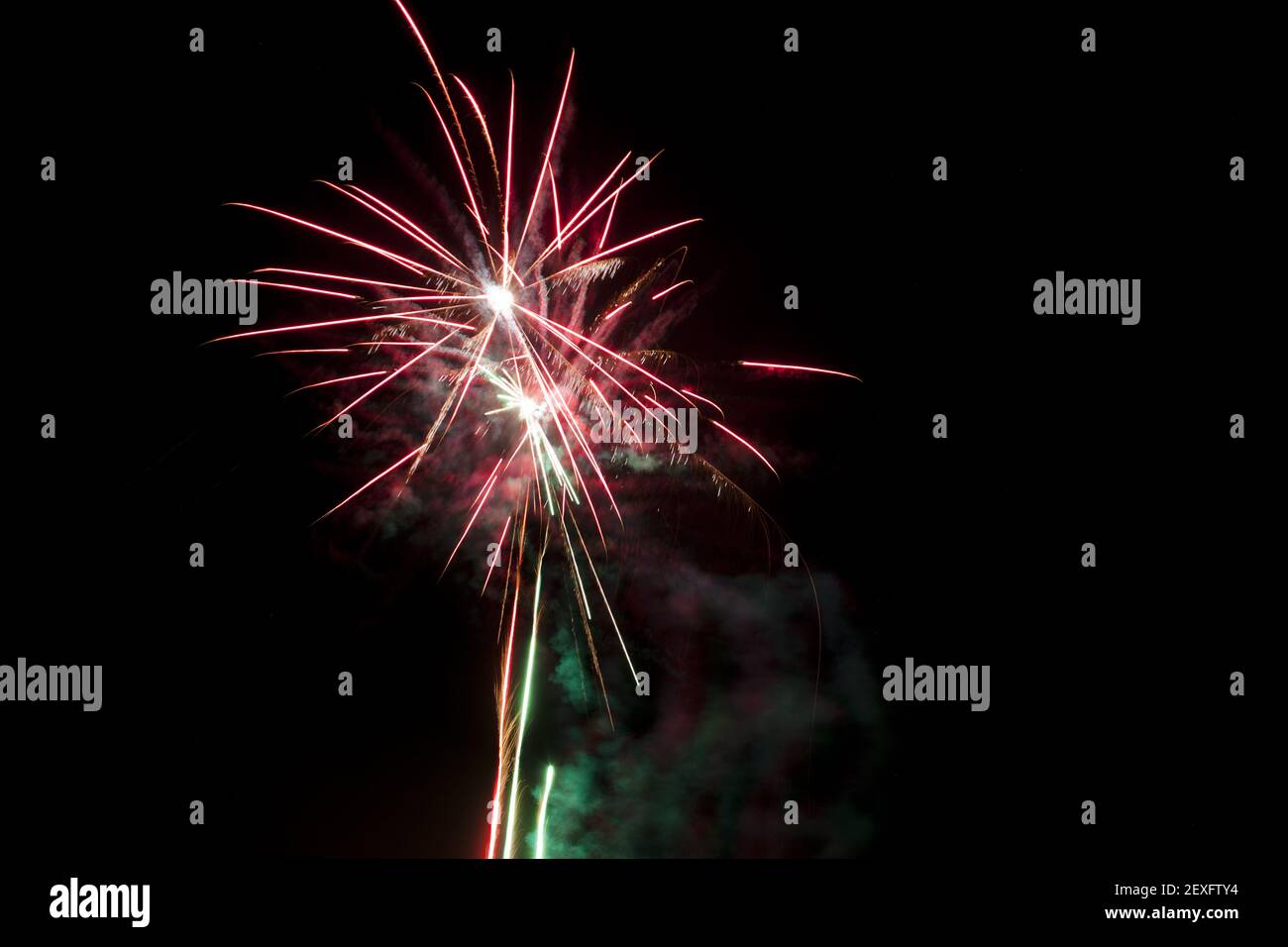 Flower like fireworks hi-res stock photography and images - Alamy