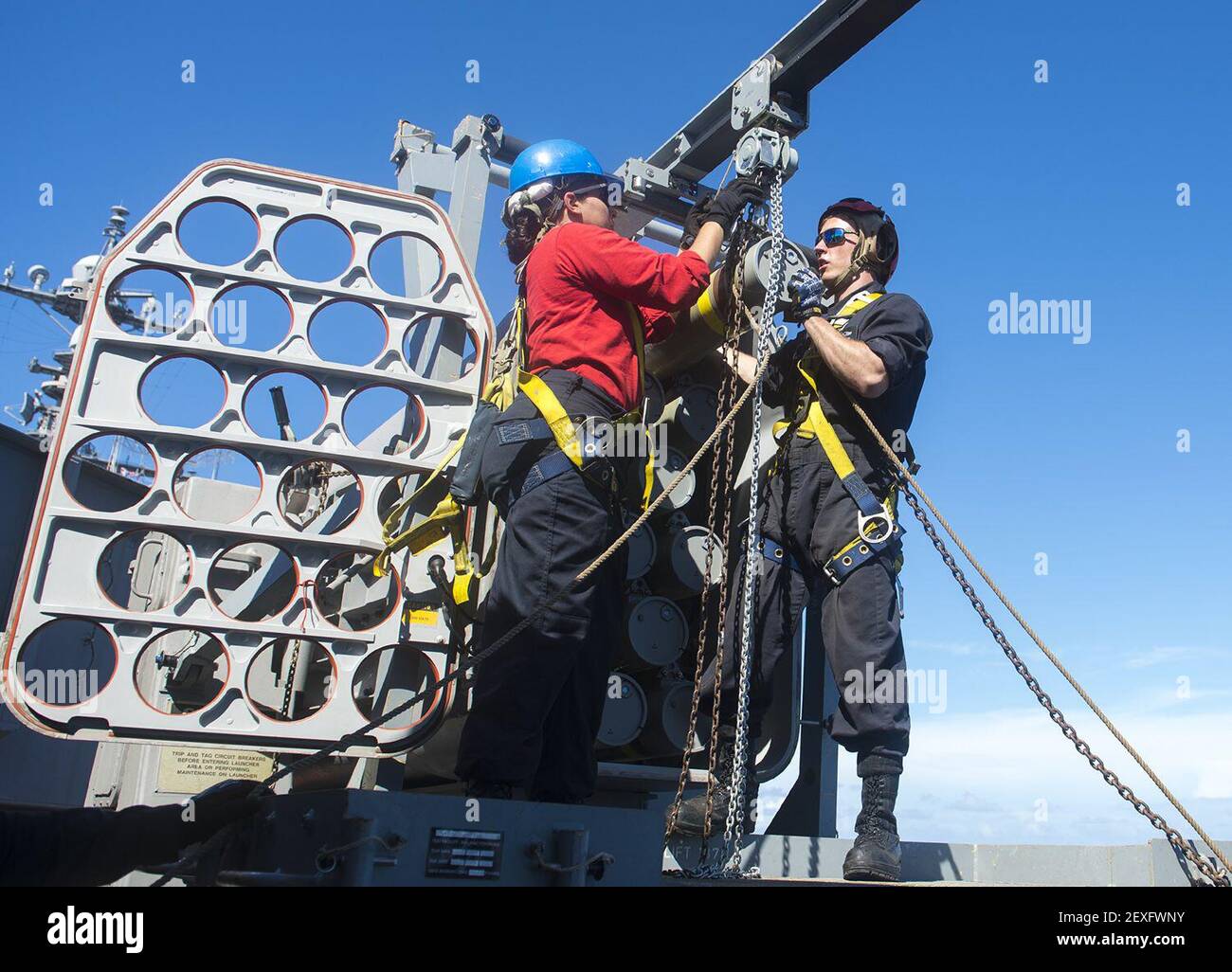 ATLANTIC OCEAN (Dec. 7, 2015) Sailors from the Combat Systems ...