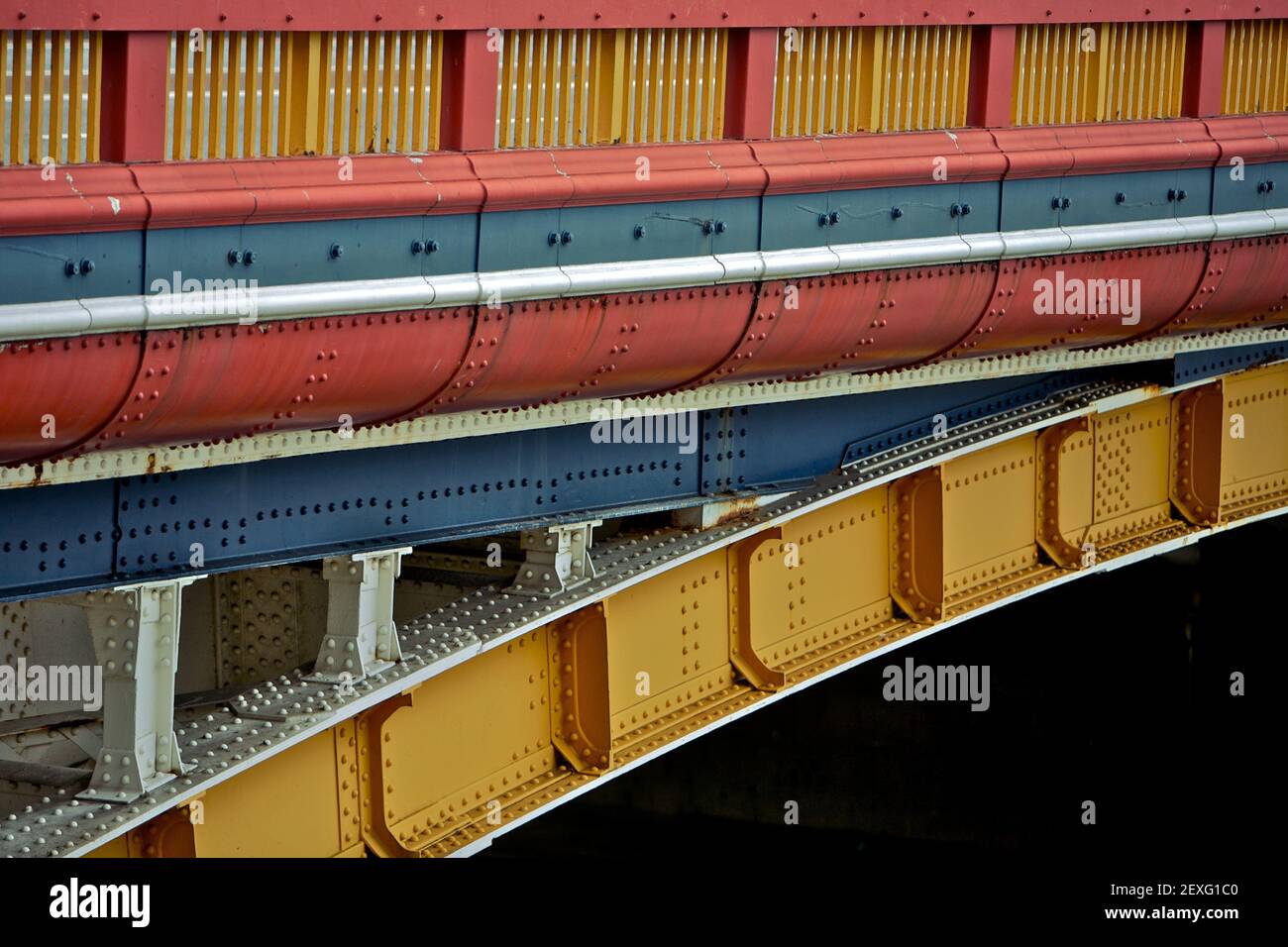 Red bridge lines hi-res stock photography and images - Alamy