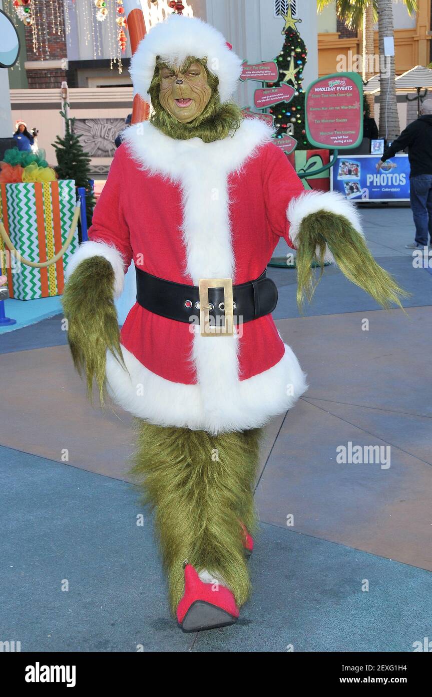 The Grinch at the Universal Studios Hollywood Celebrates "Grinchmas ...