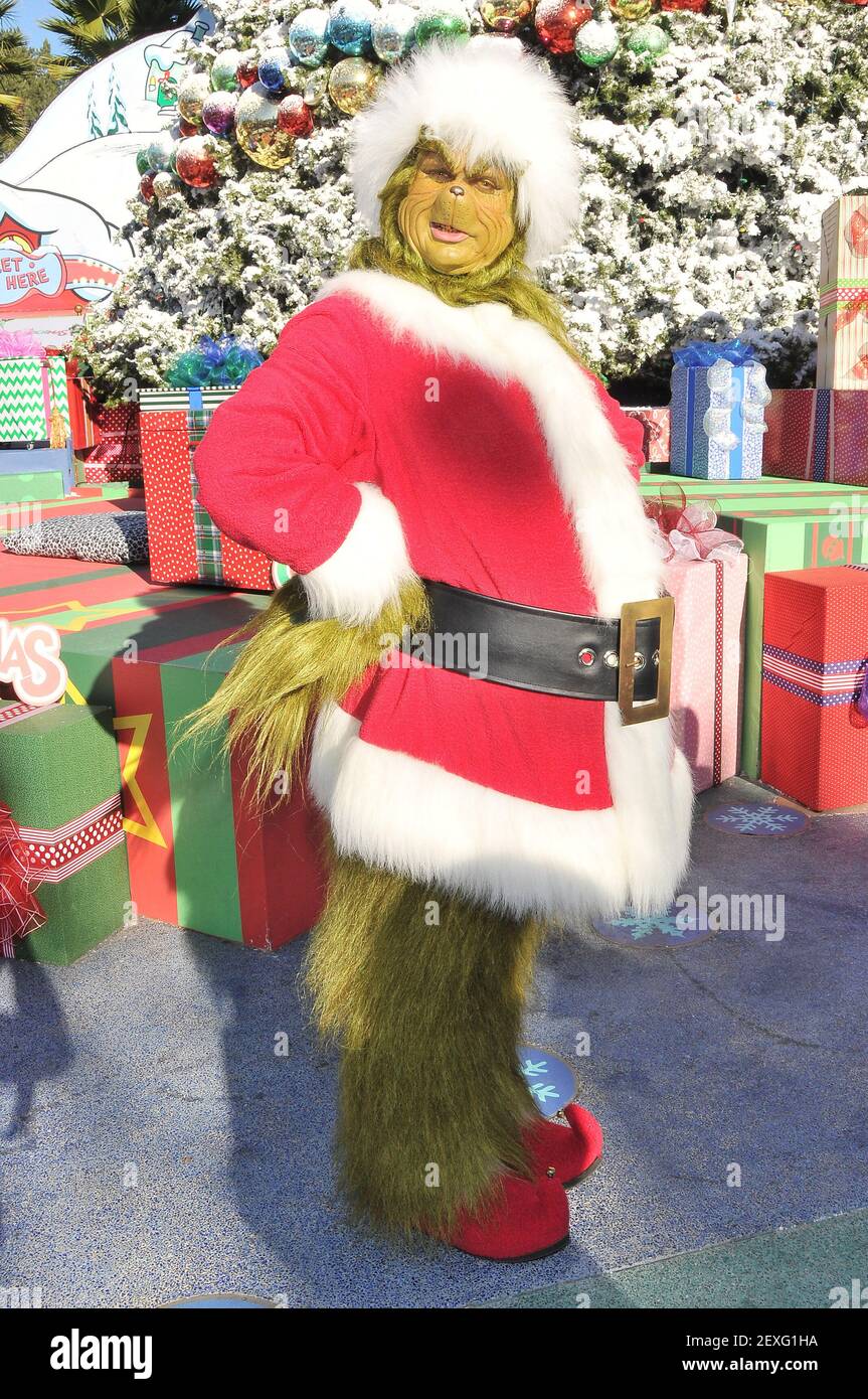 The Grinch at the Universal Studios Hollywood Celebrates "Grinchmas ...