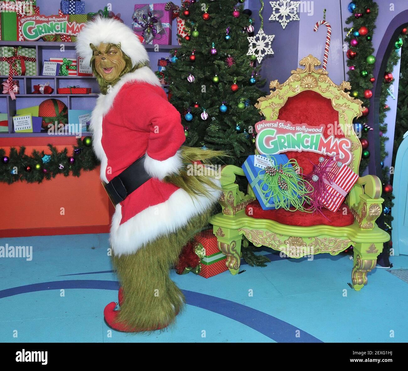 The Grinch at the Universal Studios Hollywood Celebrates "Grinchmas ...