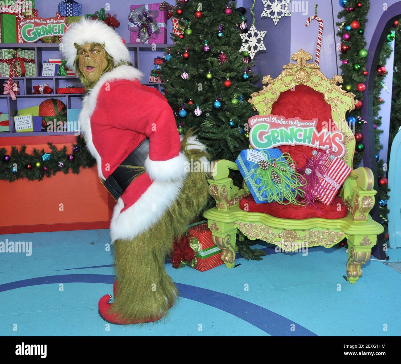 The Grinch at the Universal Studios Hollywood Celebrates "Grinchmas ...