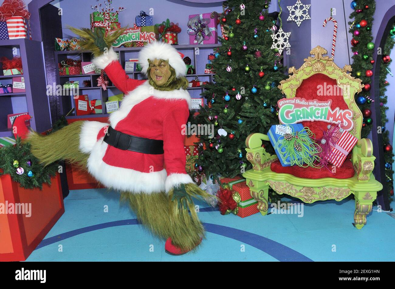 The Grinch at the Universal Studios Hollywood Celebrates "Grinchmas ...
