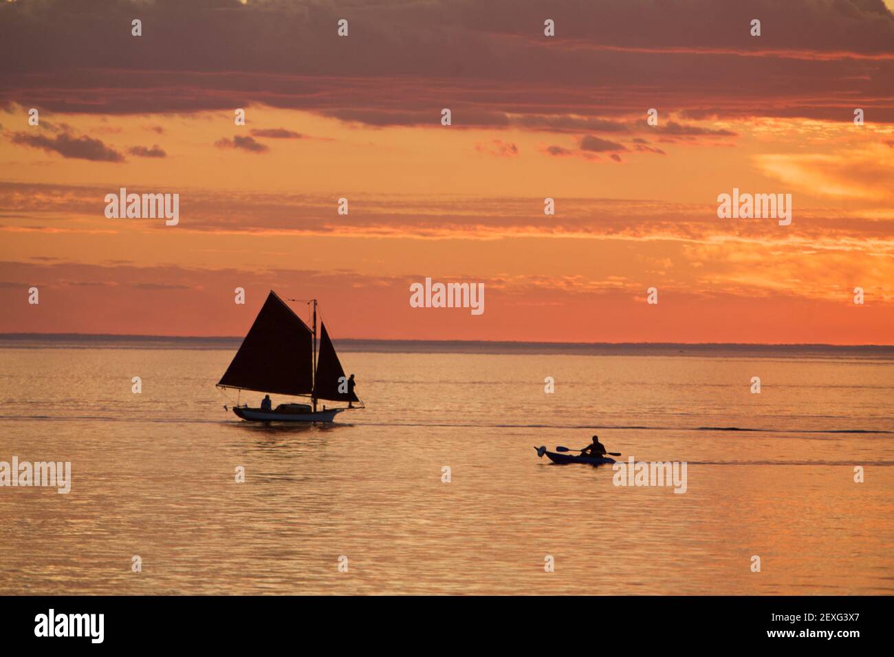 Sunrise by boat hi-res stock photography and images - Alamy