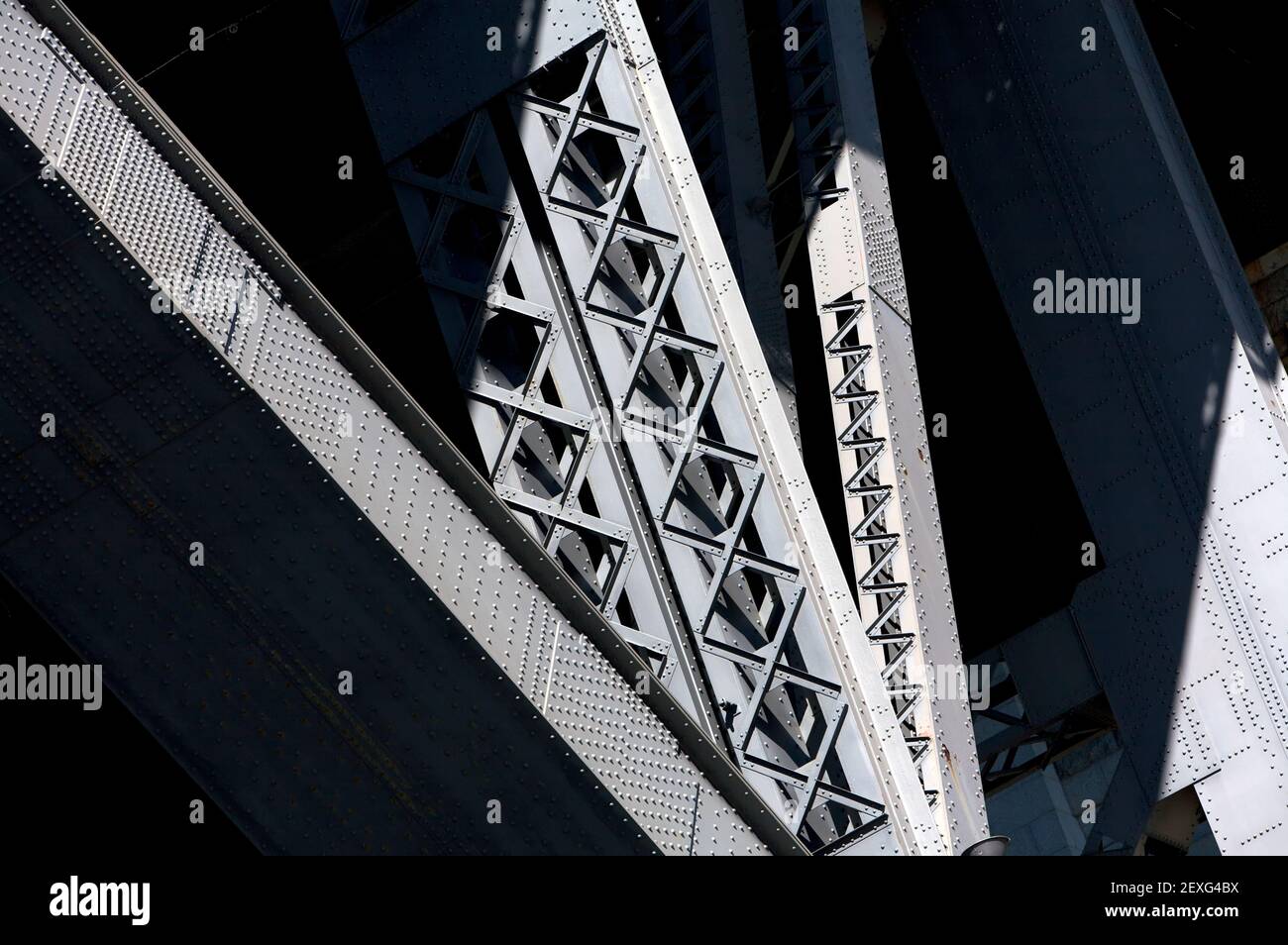 Bridge elements hi-res stock photography and images - Alamy