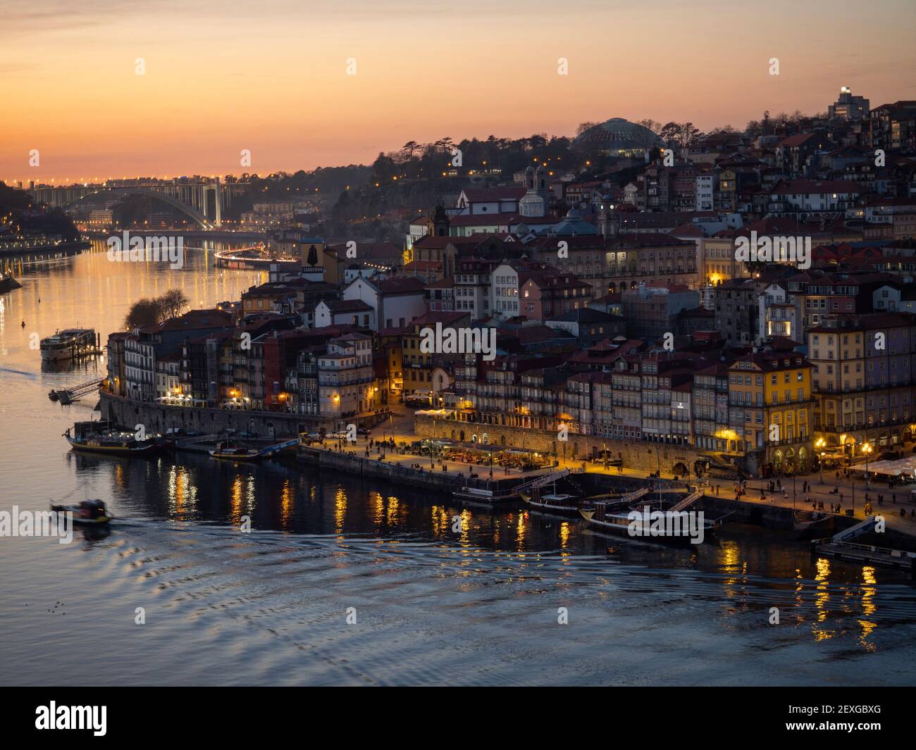 Medieval ribeira riverside district hi-res stock photography and images ...