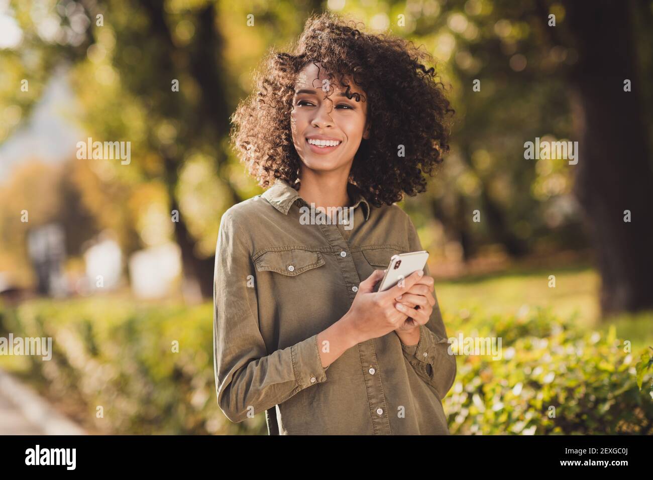 Photo of attractive wavy hairdo dark skin lady look curious interested ...