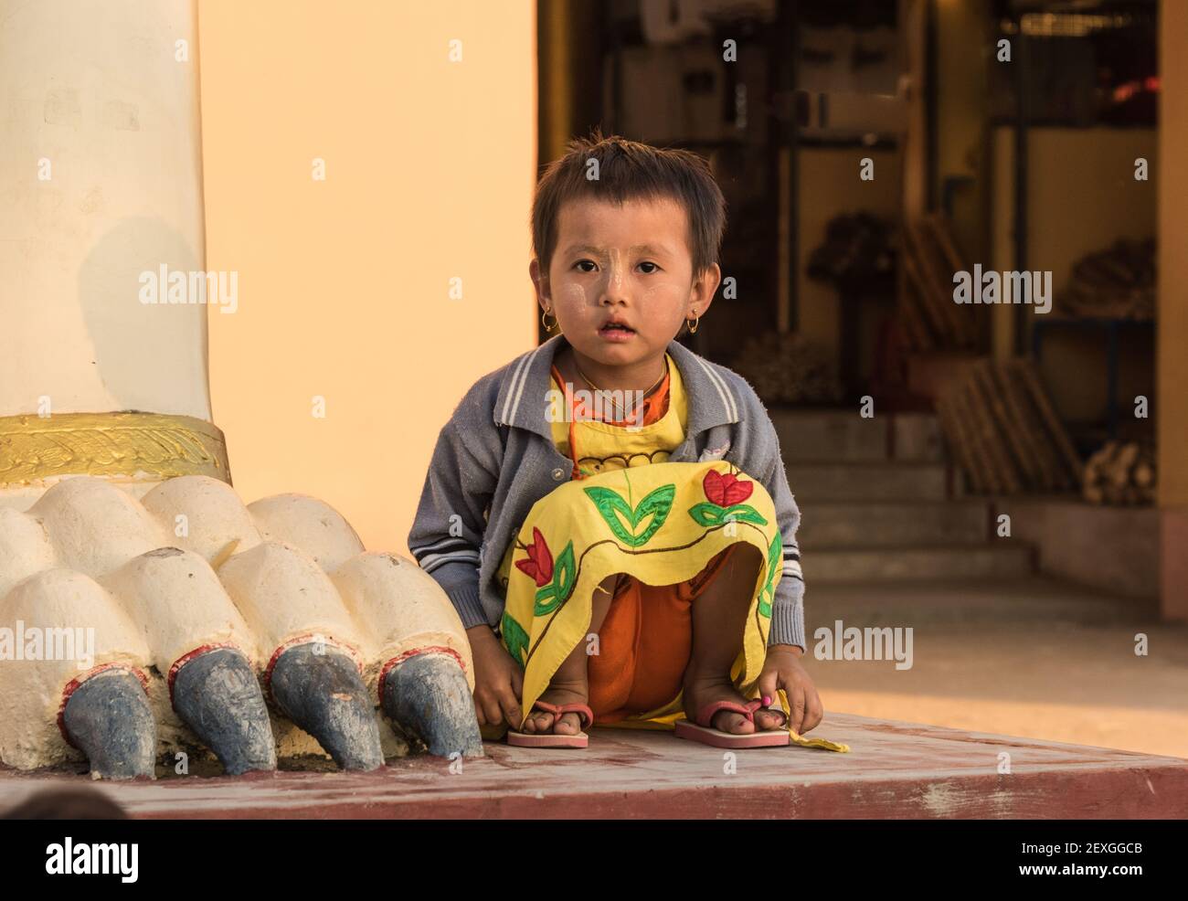 Giant foot hi-res stock photography and images - Alamy