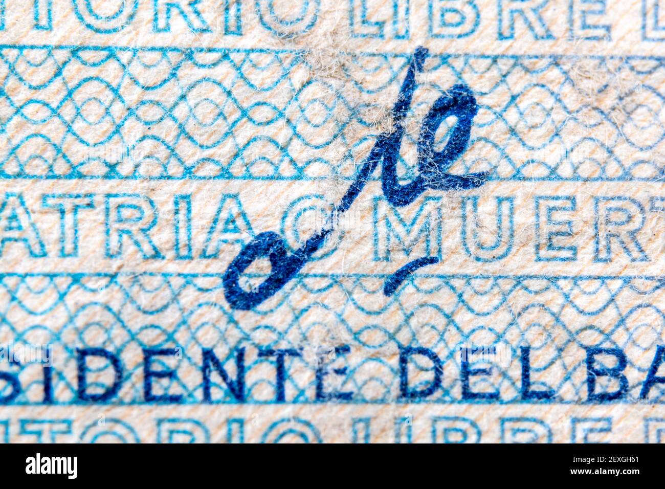 Che Guevara signature in a twenty (20) 'pesos' bill from 1961 when he ...