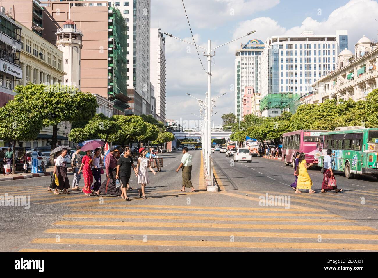 Tourists crossing the main road dual carriageway hi-res stock ...
