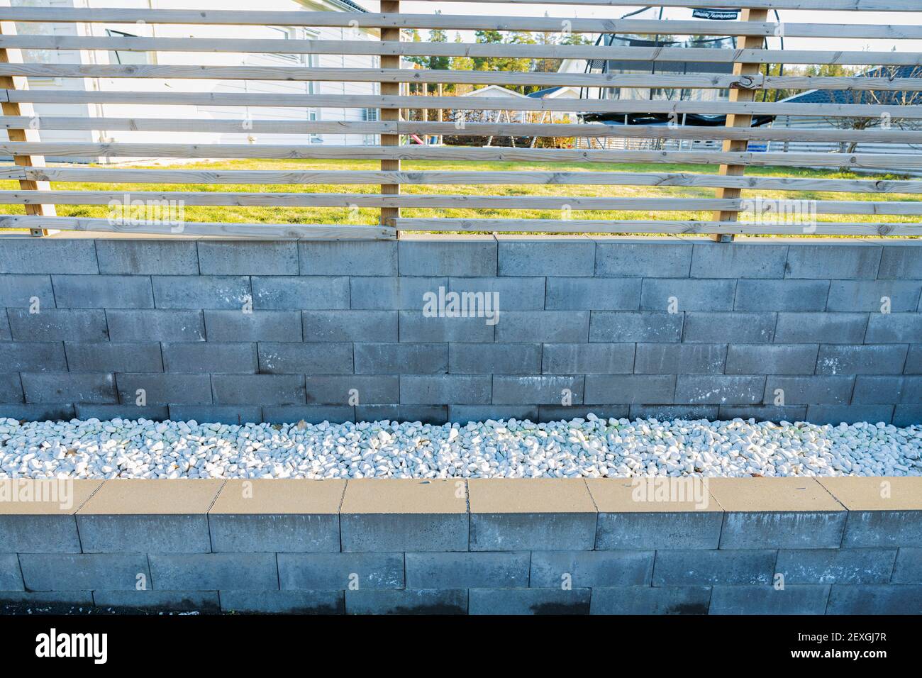 Street retaining wall hi-res stock photography and images - Alamy