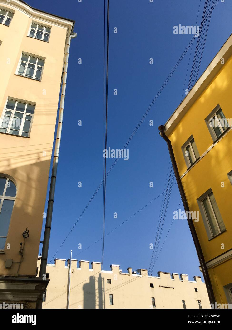 Distorted buildings hi-res stock photography and images - Alamy