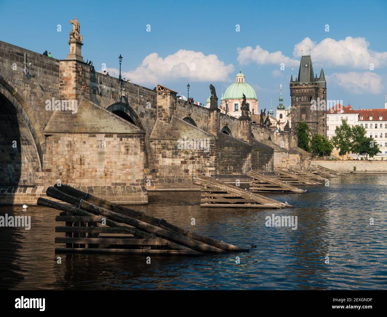 Famous charles bridge old hi-res stock photography and images - Alamy