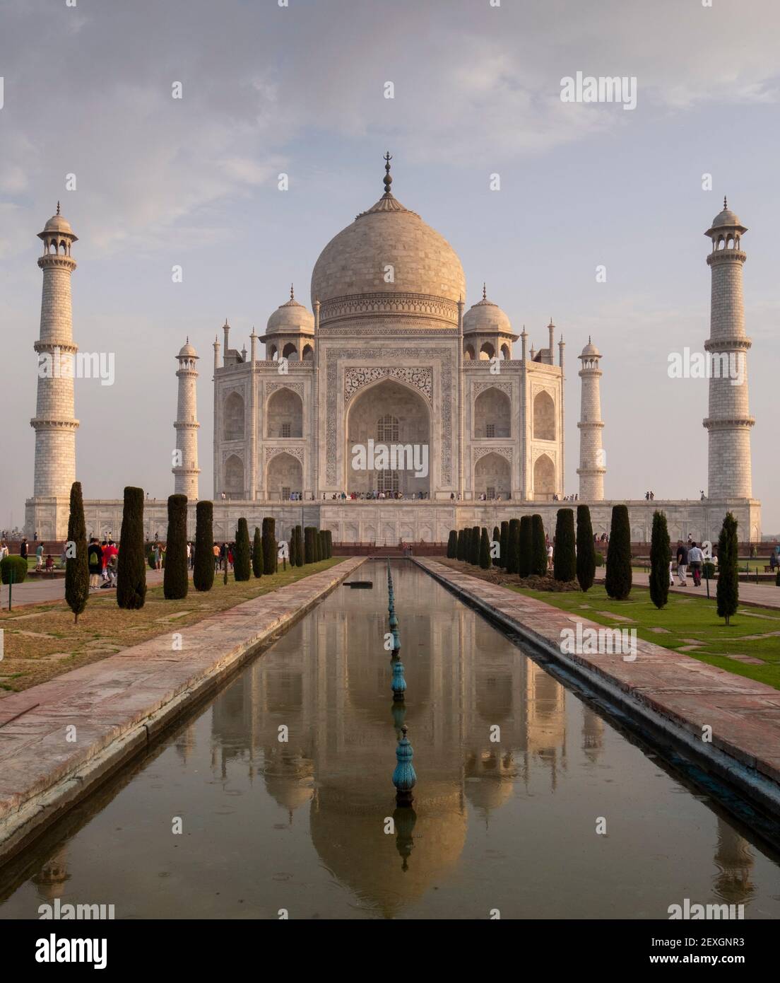 Detail of taj mahal pool hi-res stock photography and images - Alamy
