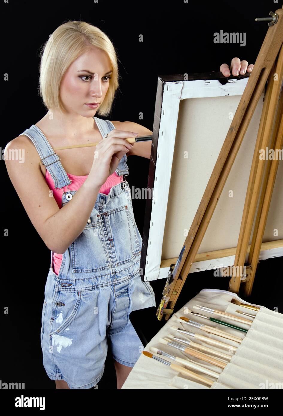 Focused painter painting hi-res stock photography and images - Alamy