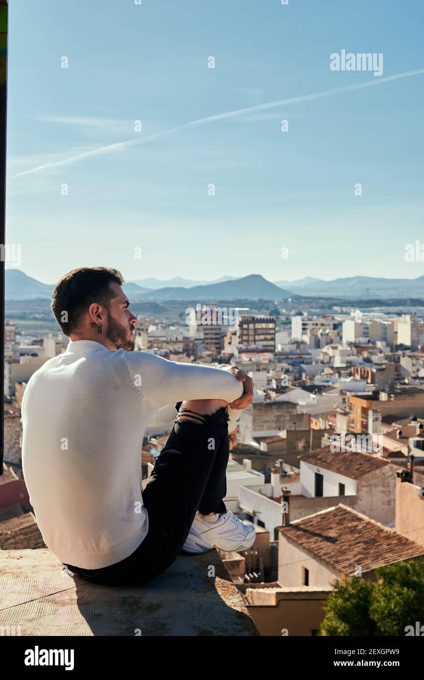 Man overlooking city hi-res stock photography and images - Alamy