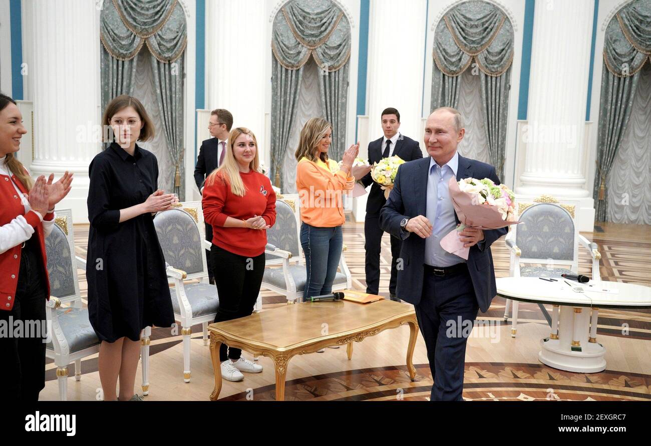 Russian president putin presents flowers hi-res stock photography and ...