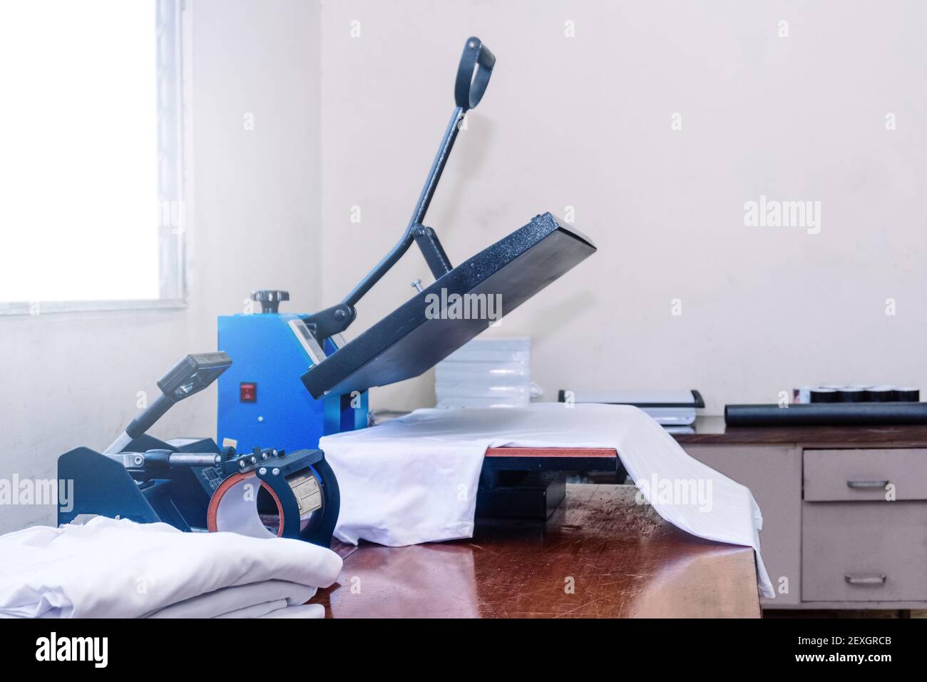 T shirt printing machine hi-res stock photography and images - Alamy