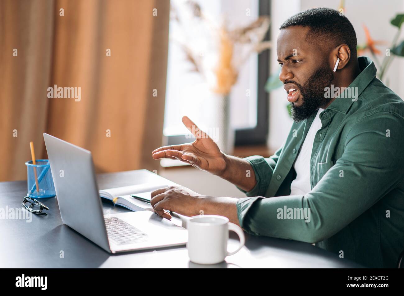 Disagreeing people hi-res stock photography and images - Alamy