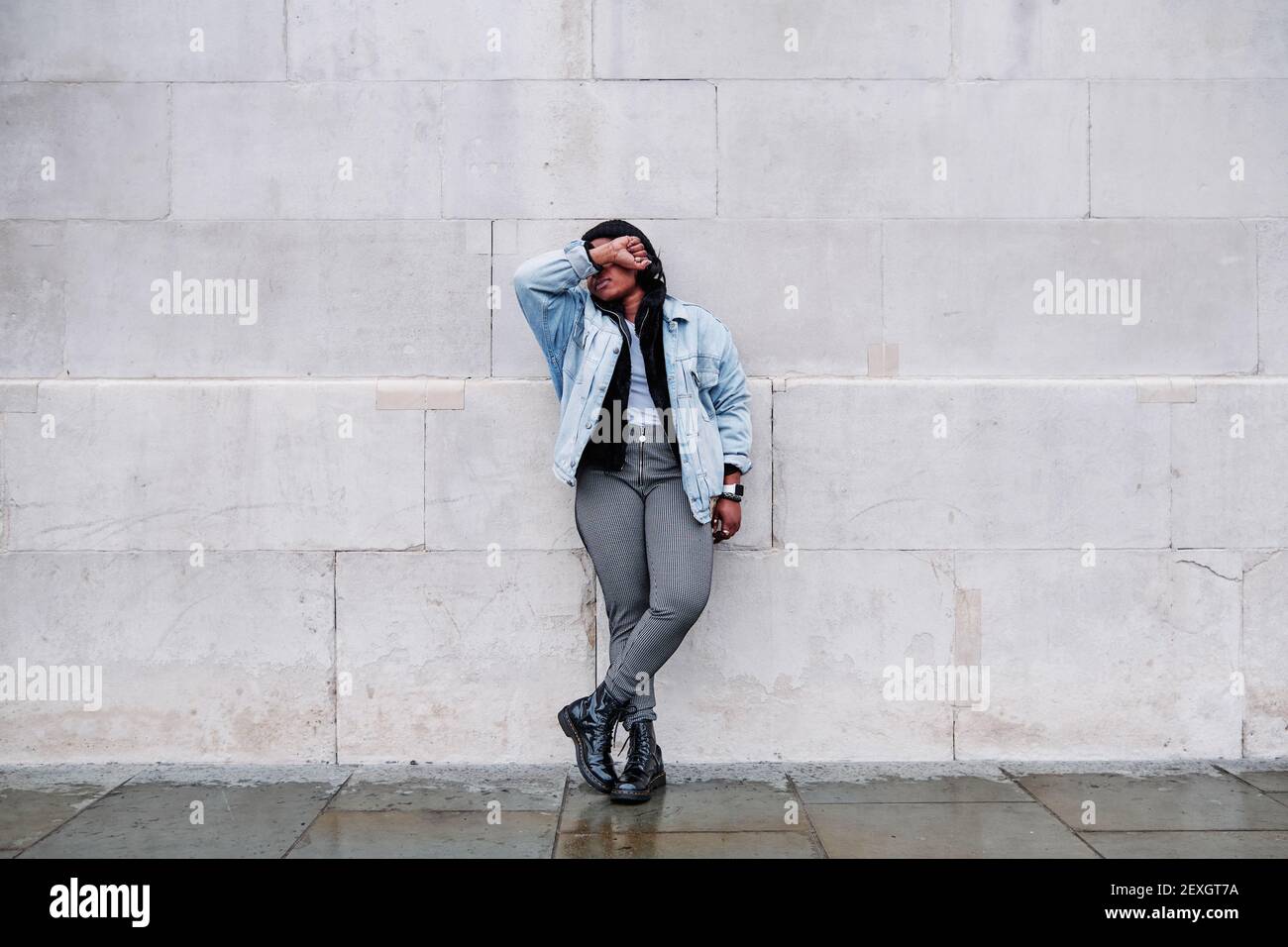 Hiding face black woman hi-res stock photography and images - Alamy