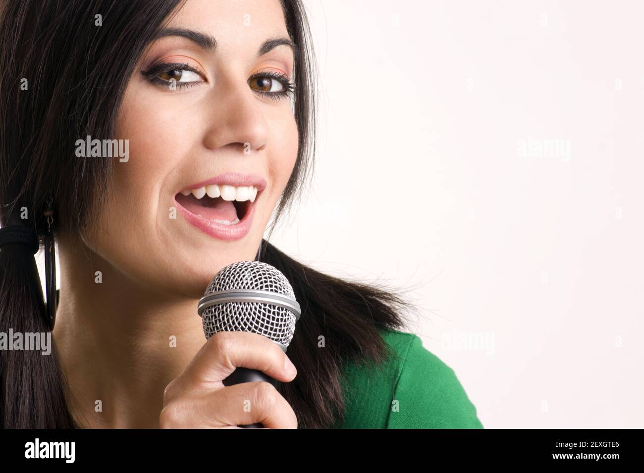 Microphone performer hi-res stock photography and images - Alamy